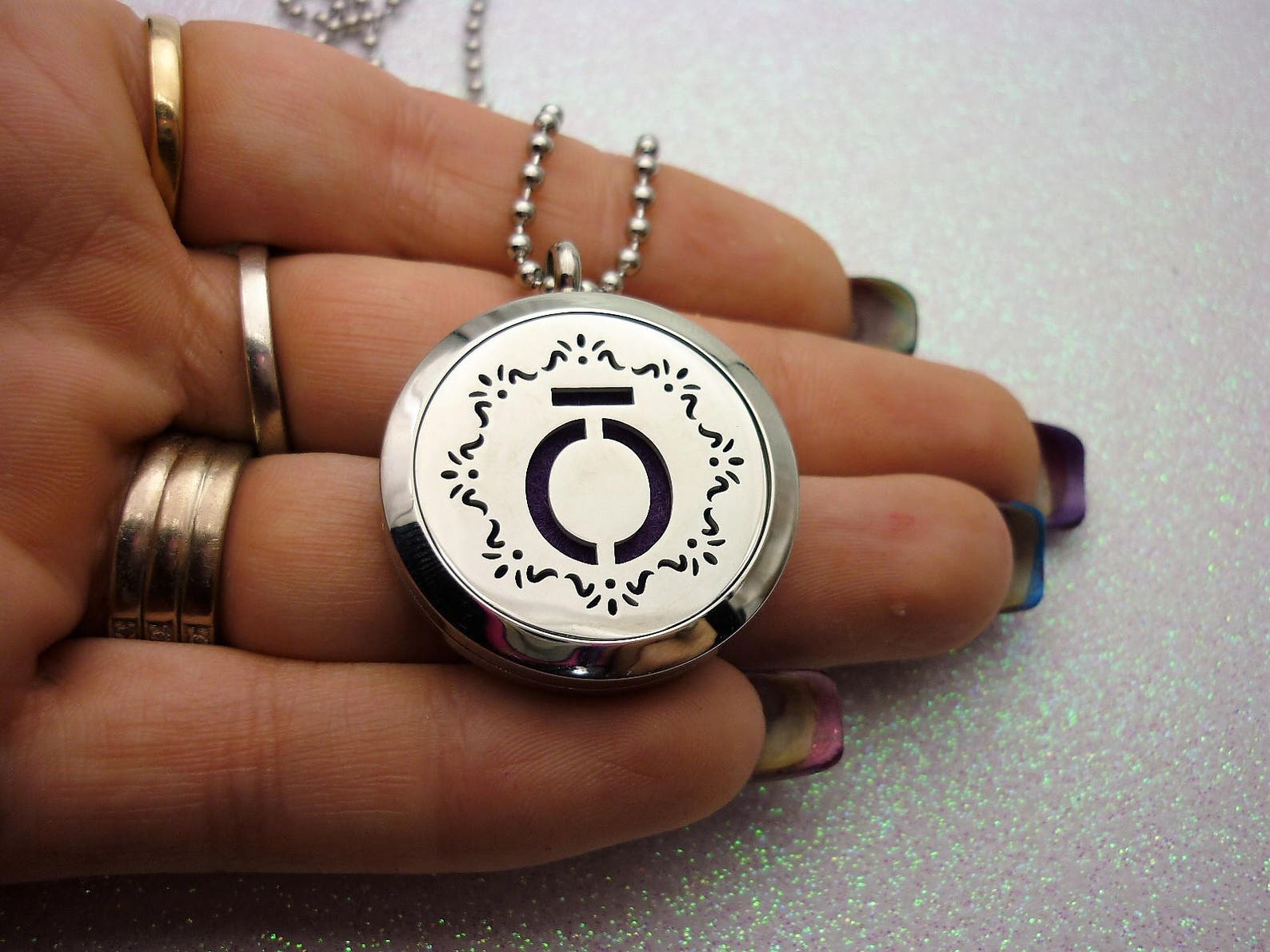 Aromatherapy Locket - Stainless Steel Diffuser Necklace - Essential Oil ...