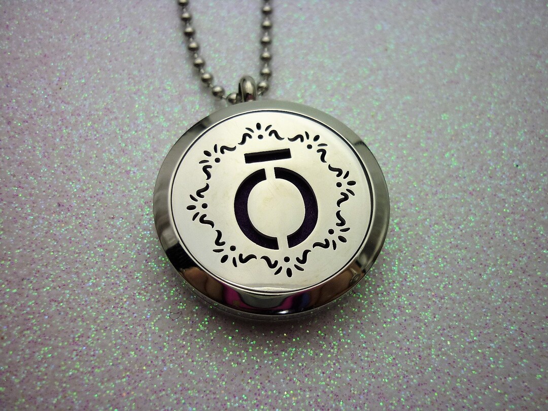 Aromatherapy Locket - Stainless Steel Diffuser Necklace - Essential Oil ...