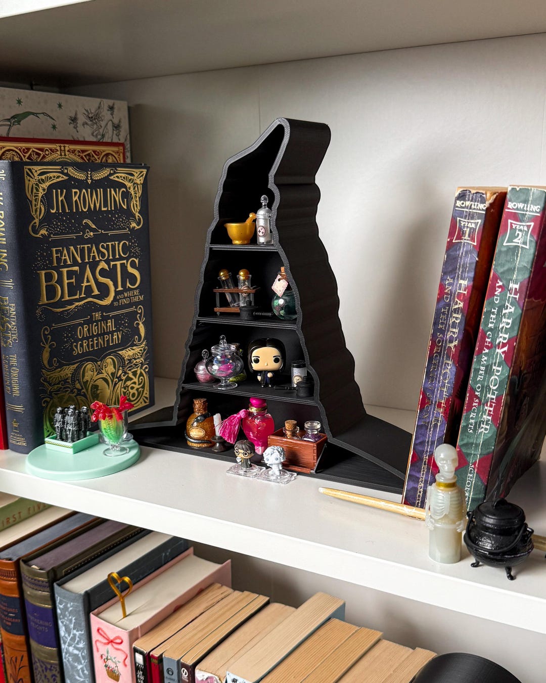 Wizard Hat Mini Bookshelf, 3D Printed Book Nook for Figurines - Etsy
