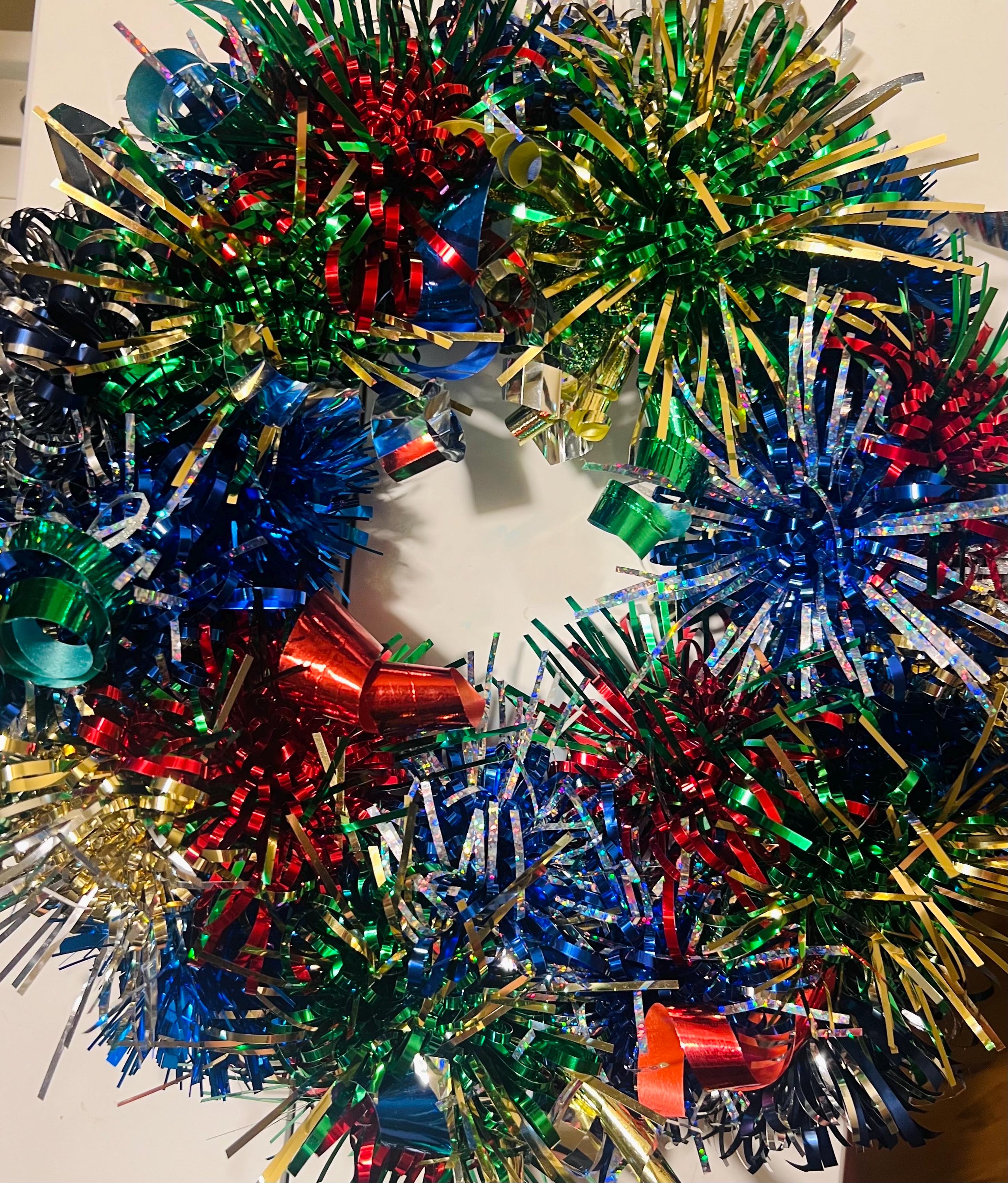 Fun Tinsel Christmas Wreath / Classic Christmas Colors / Bright Retro ...