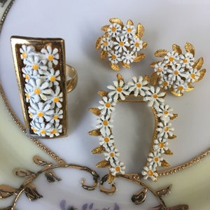 Vintage Enamel Daisy Jewelry Set: Brooch, Earrings, Ring (gift Boxed ...