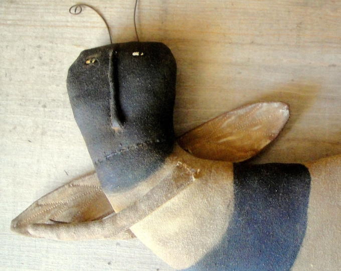 Early Homestead Bee, an Extreme Primitive Pattern From Raven's Haven - Etsy