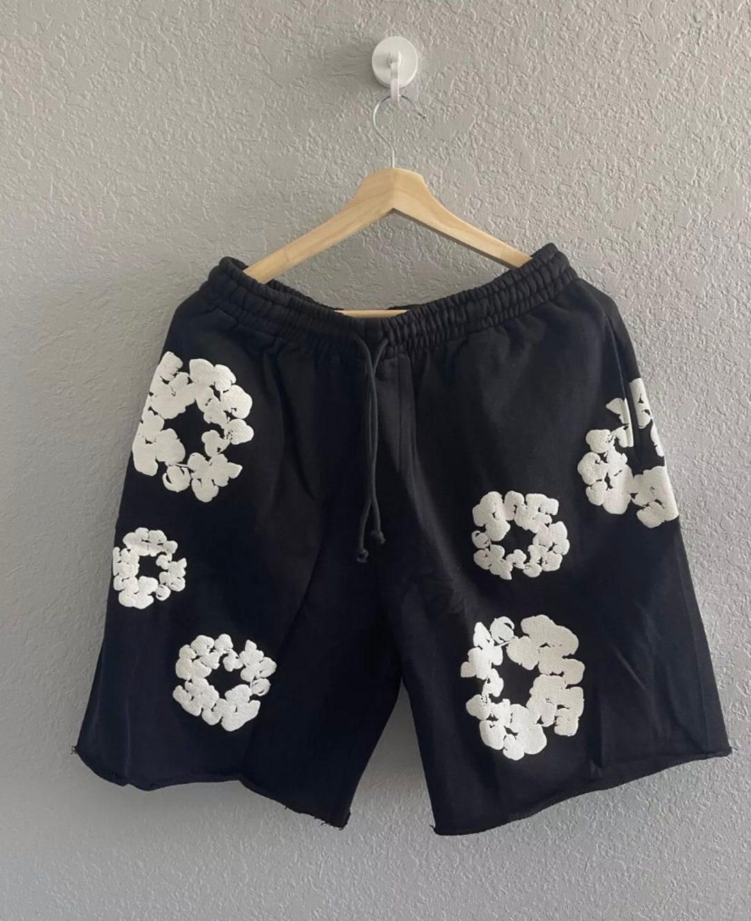 Denim Tear Cotton Wreath Flower Design Black Shorts for Men and Women ...