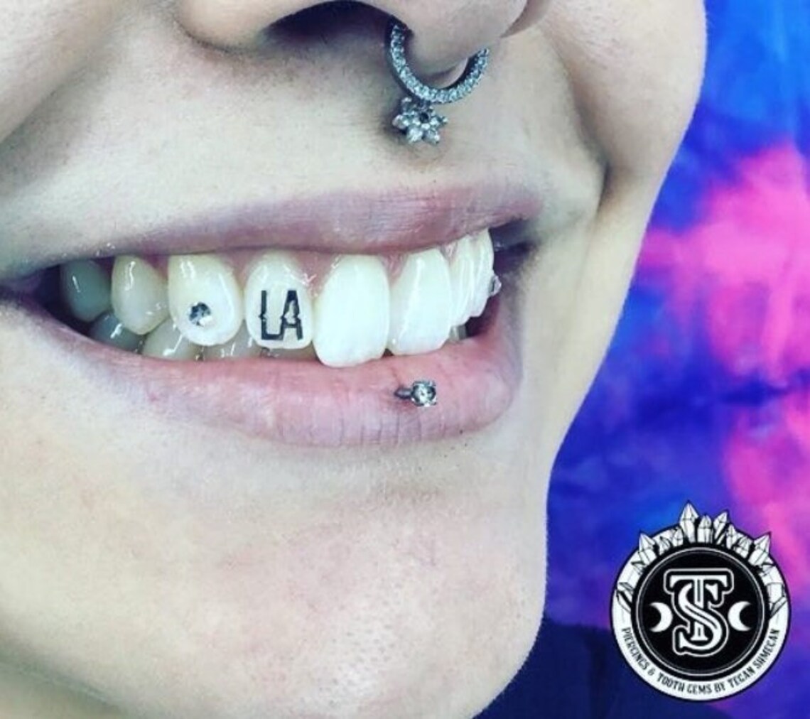 LA 18k Gold Tooth Charm - Etsy