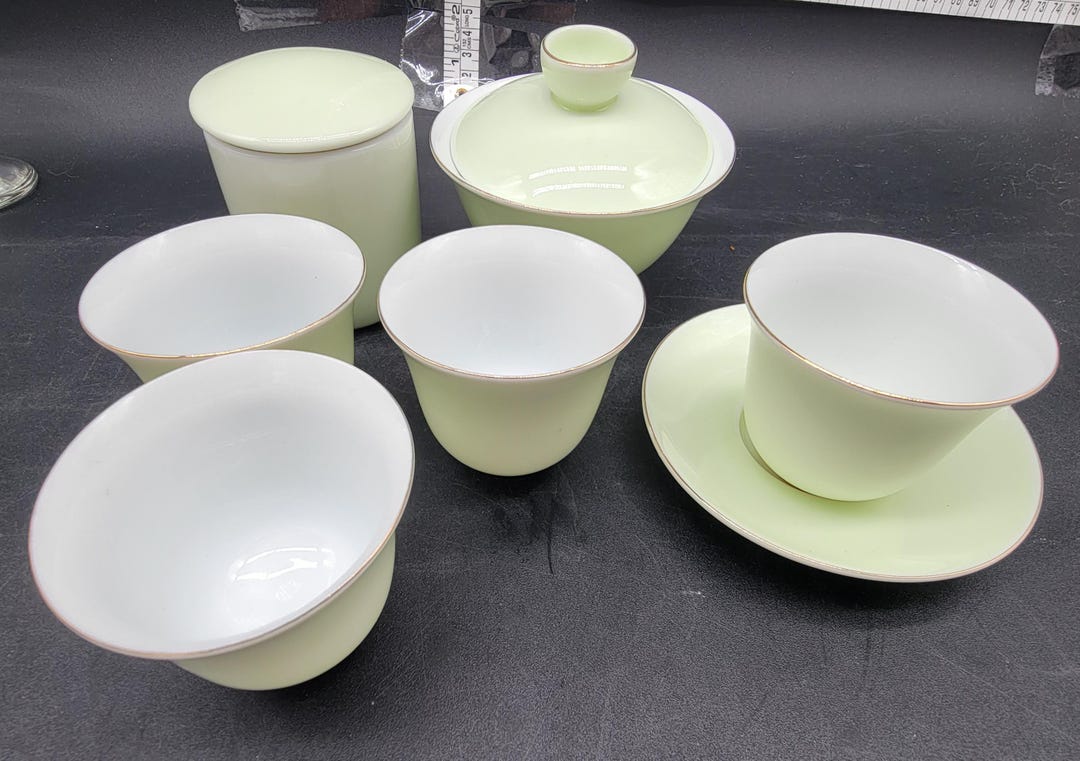 Vintage 1940s Royal Grafton Tea Set - Four Teacups, One Saucer, One ...