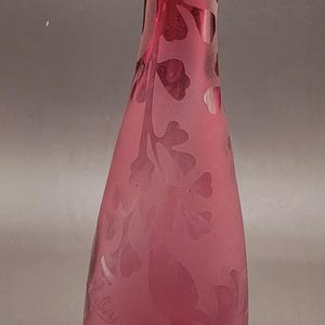 Vintage Etched Bright Pink Glass Vase - Etsy