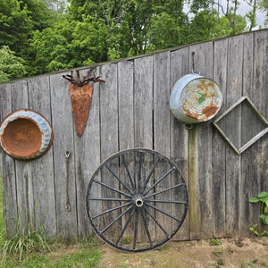 Authentic Amish Country Wagon Wheel - Rustic Garden Décor, Primitive ...