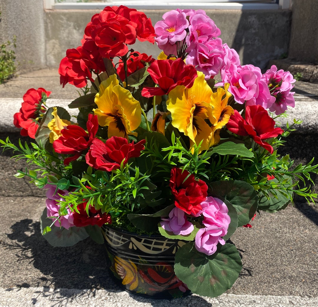 Pre-loved Narrow-boat/barge Art Tin With Artificial Geraniums, Pansies ...