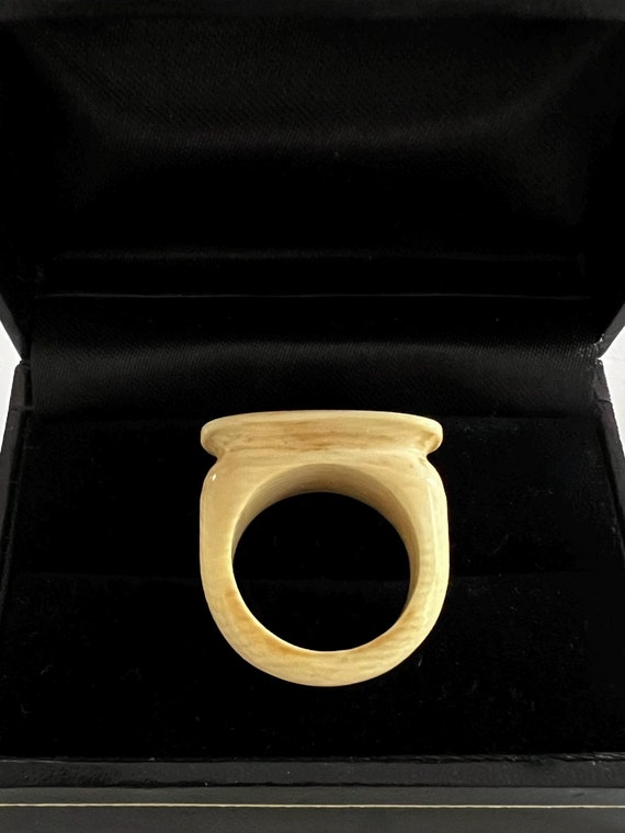 vintage bone ring - Gem
