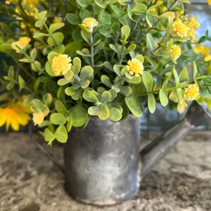 Rustic Daisy Flower Arrangement, Country Yellow Green Centerpiece ...