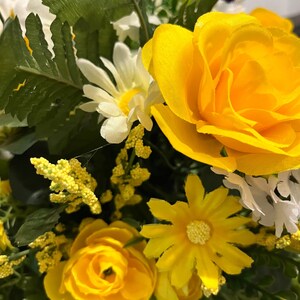 Summer Cemetery Yellow Rose Floral Arrangement Celebration Life Daisy ...