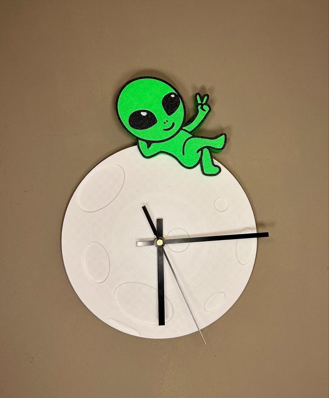 Alien Moon Clock! Fun Cartoon Clock. Perfect Gift! - Etsy
