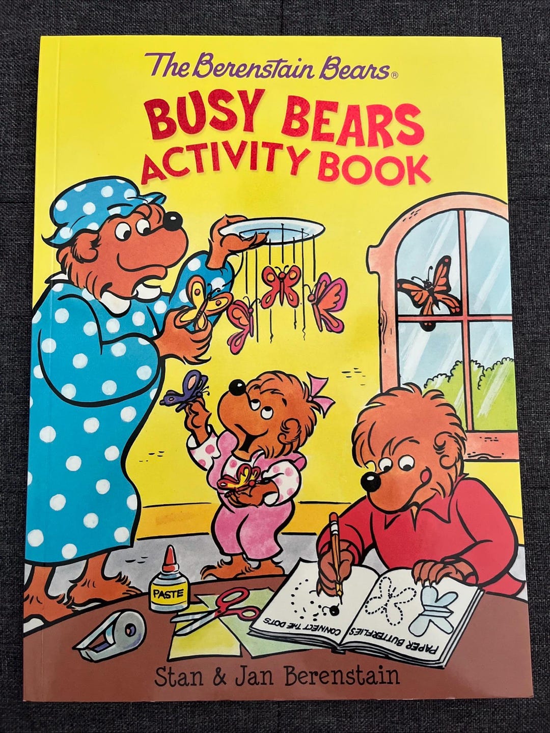The Berenstain Bears Busy Bears Activity Book Fun Puzzles Mazes Crafts ...