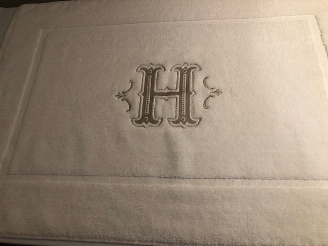 Monogrammed Bath Mat, White, Your Choice of Color for Monogram - Etsy