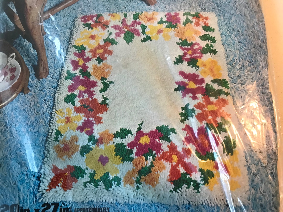 Vintage Red Heart Rug Pattern springtime Mod Retro Floral Flowers Latch ...