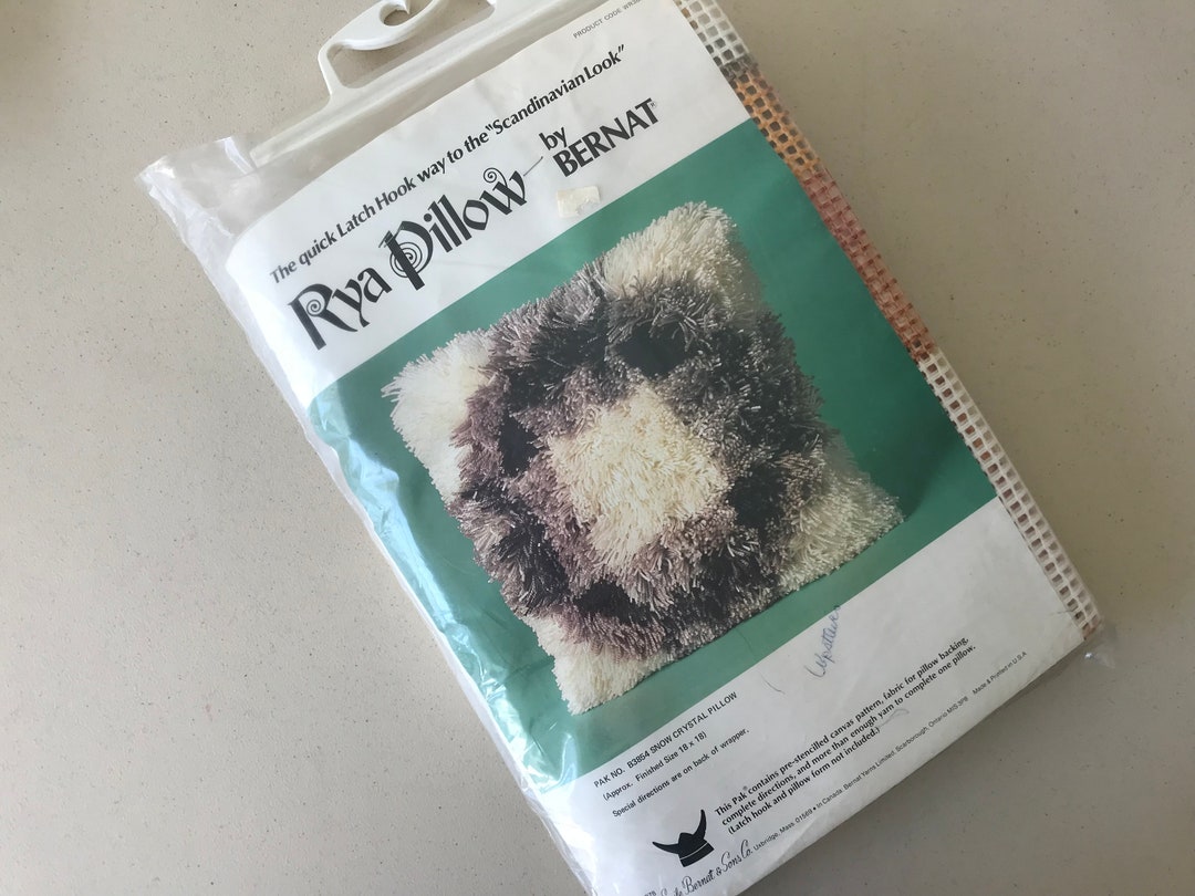 Vintage Bernat & Sons snow Crystal RYA Latch Hook 18 Pillow ...