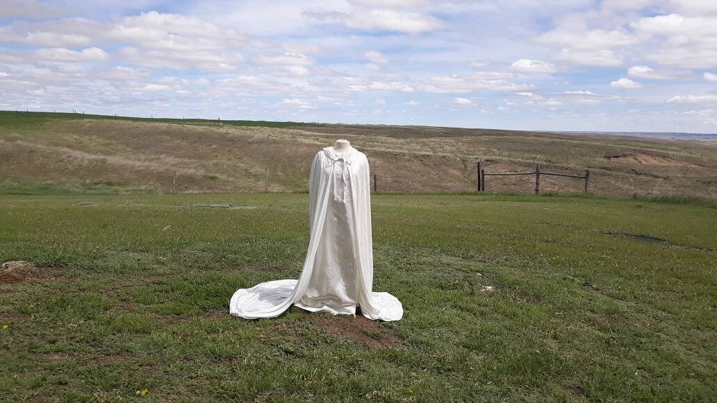 Bridal Cape White Velvet Hooded Wedding Cloak Veil Renaissance | Etsy