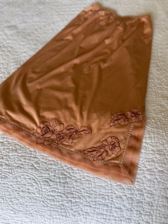Vintage Half Slip Salmon Pink 1950 Embroidered Knee- … - Gem