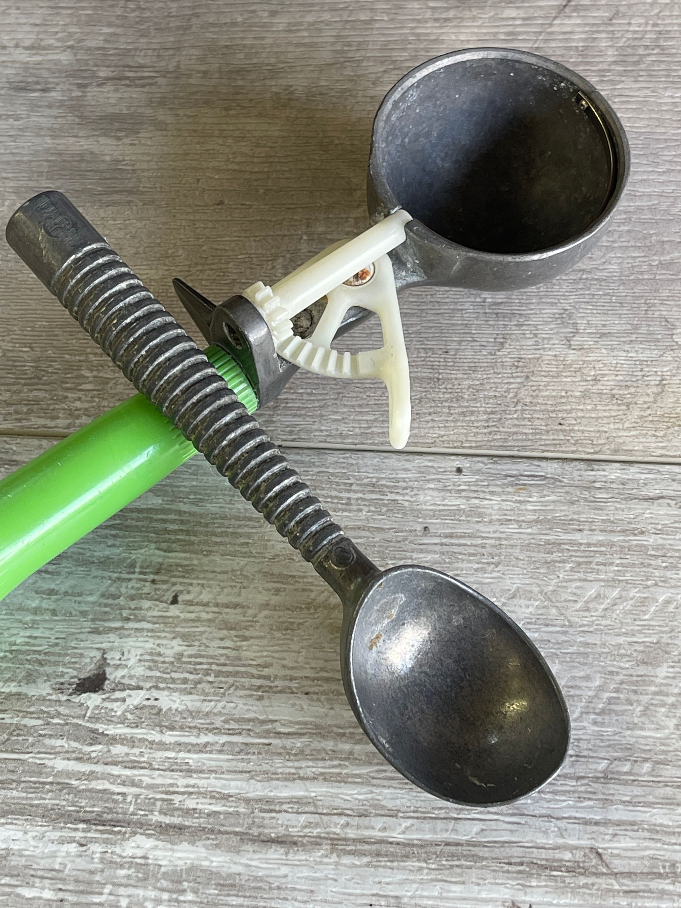 Retro ice cream scoop store