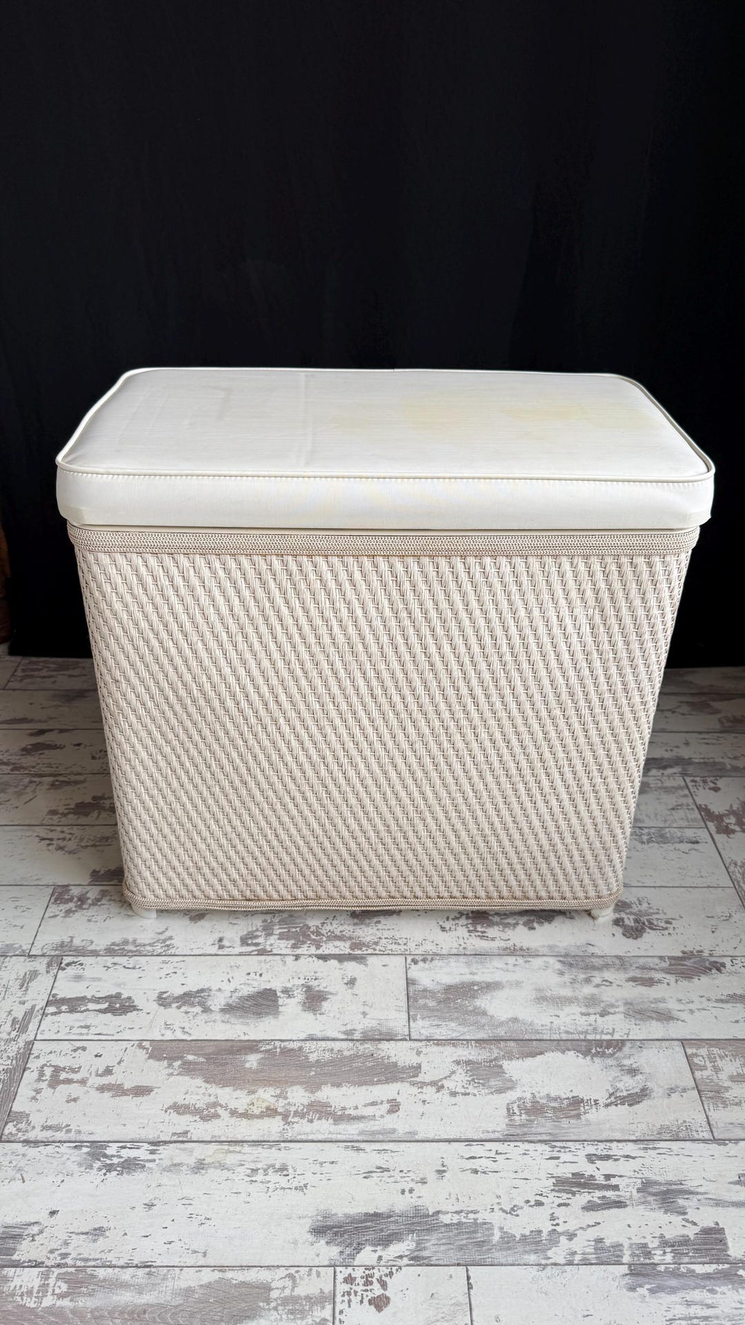 Vintage White Hamper - Vinyl Top - Wicker - Etsy