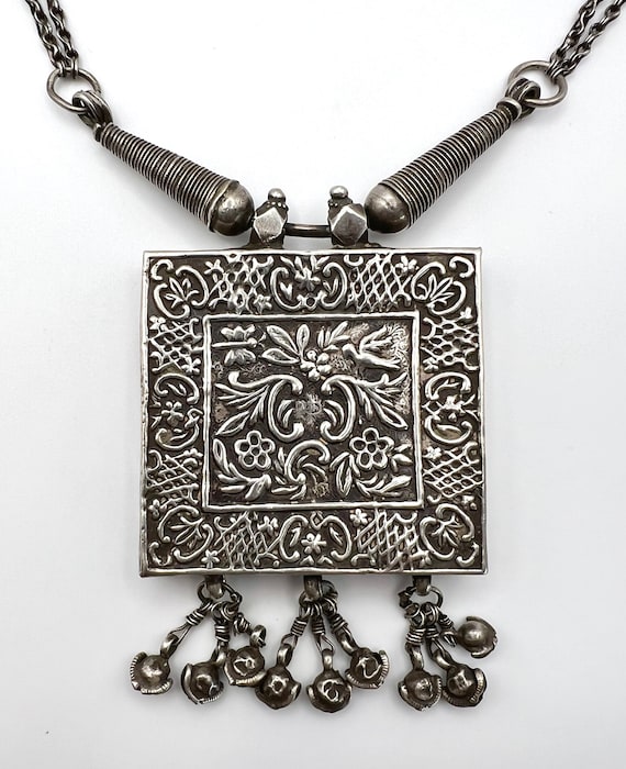Antique Nepali Tibetan Sterling Silver Prayer Box Amu… - Gem