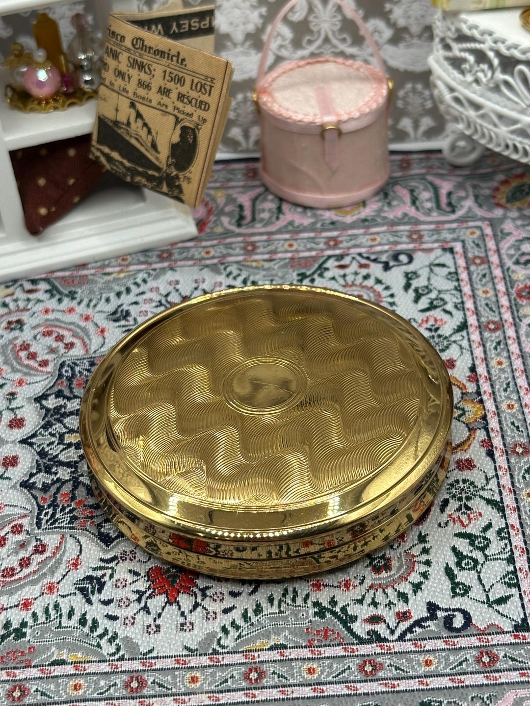 Vintage Piccadilly by Regent of London Powder Compact – Gold Tone ...