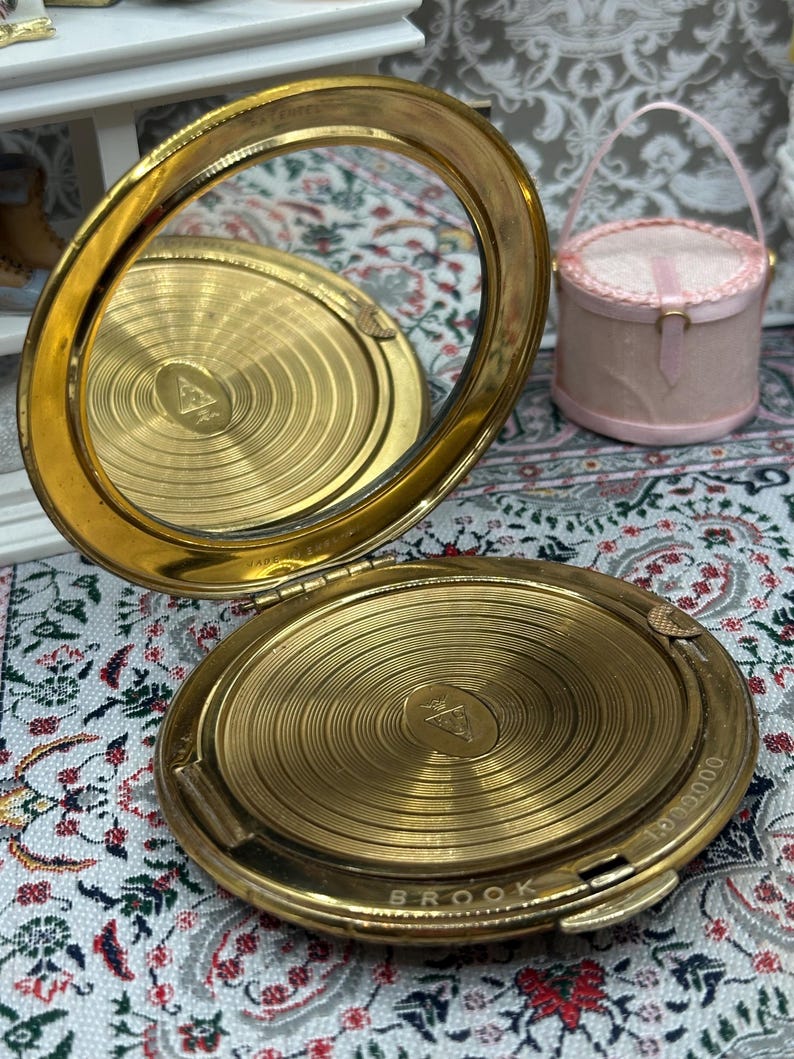 Vintage Kigu World Map Powder Compact – Gold-tone Travel Treasure - Etsy