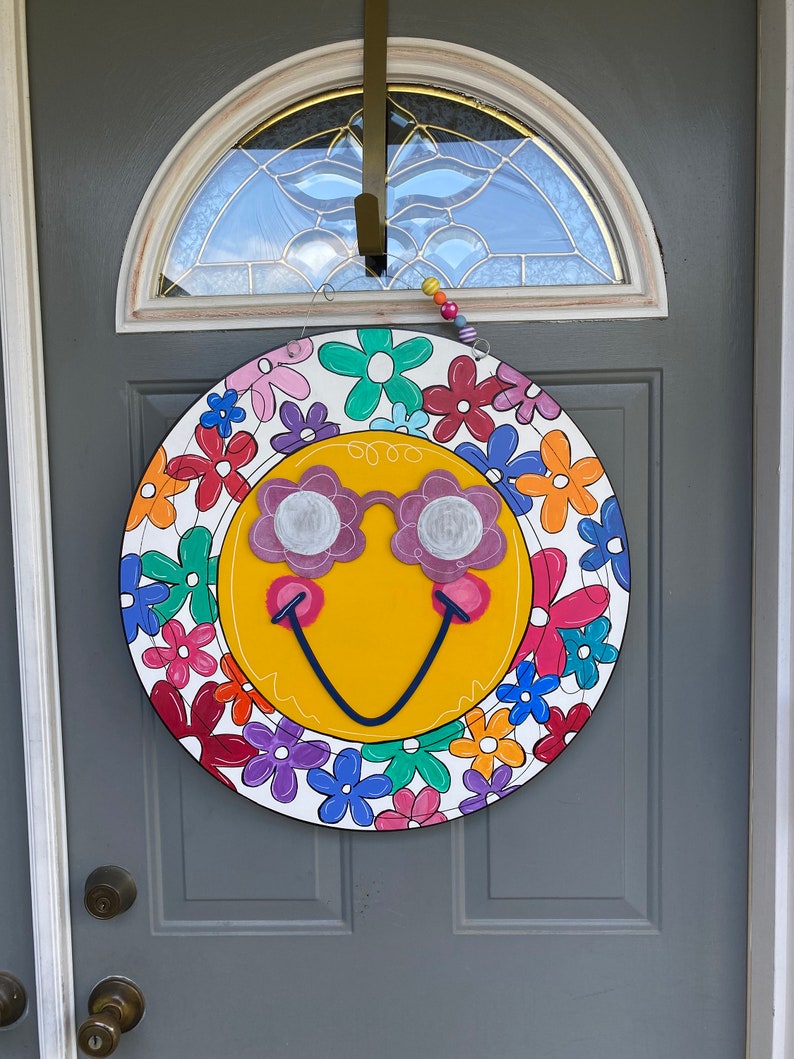 Smiling Face Floral Door Hanger, Colorful Door Decor, Hippie Vibes Sign ...