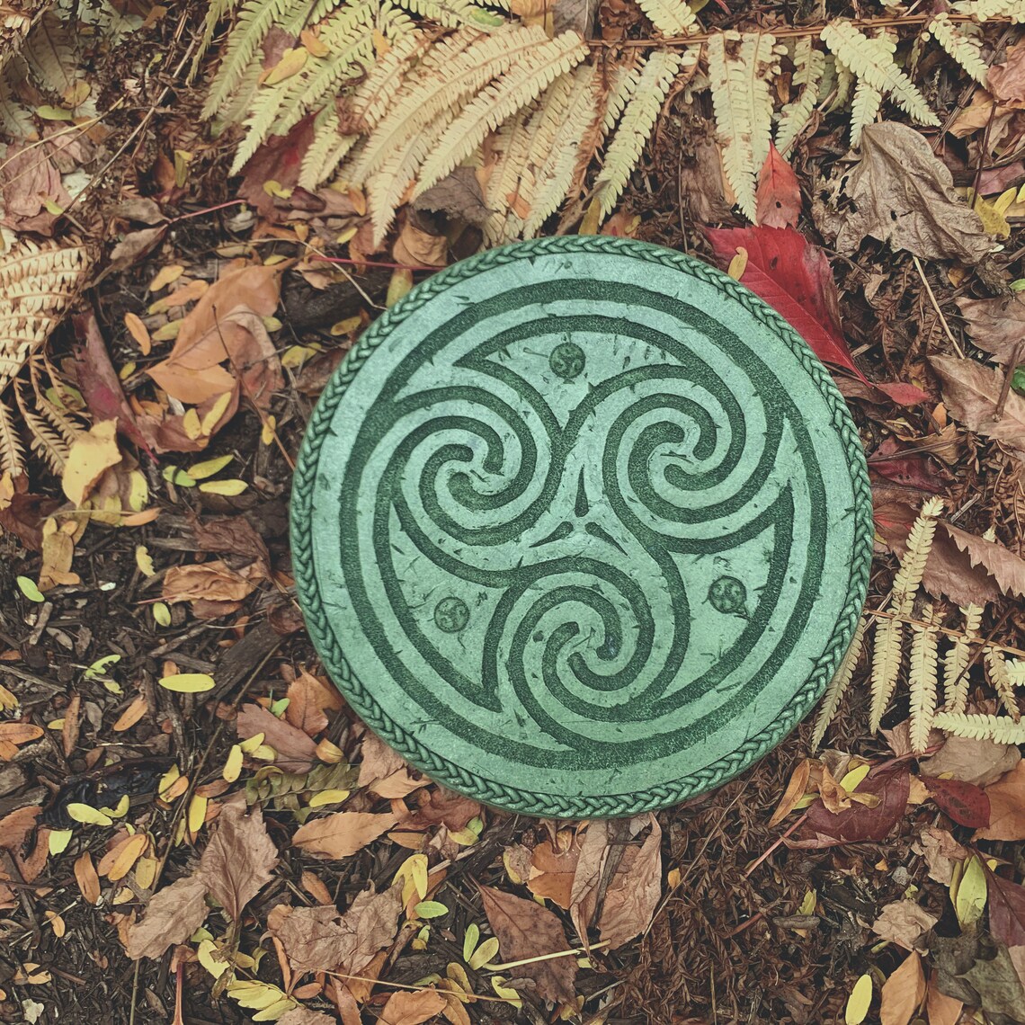 Stepping Stone 11.5" Triskele Trinity Concrete Stone (moss) and Garden ...