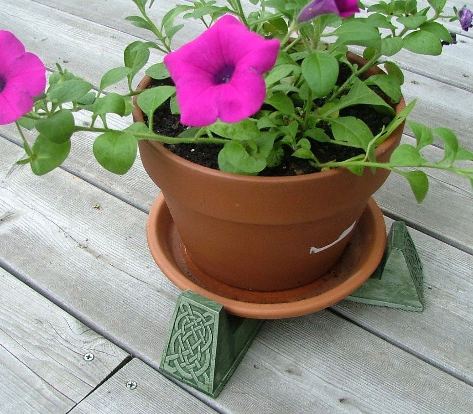 Celtic Knot Pot Feet in Moss green Set of Three - Etsy