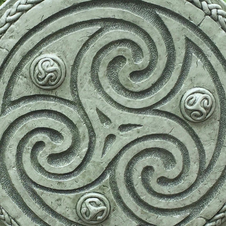 Triskele Plaque Trinity Concrete Garden Art (moss) - Etsy