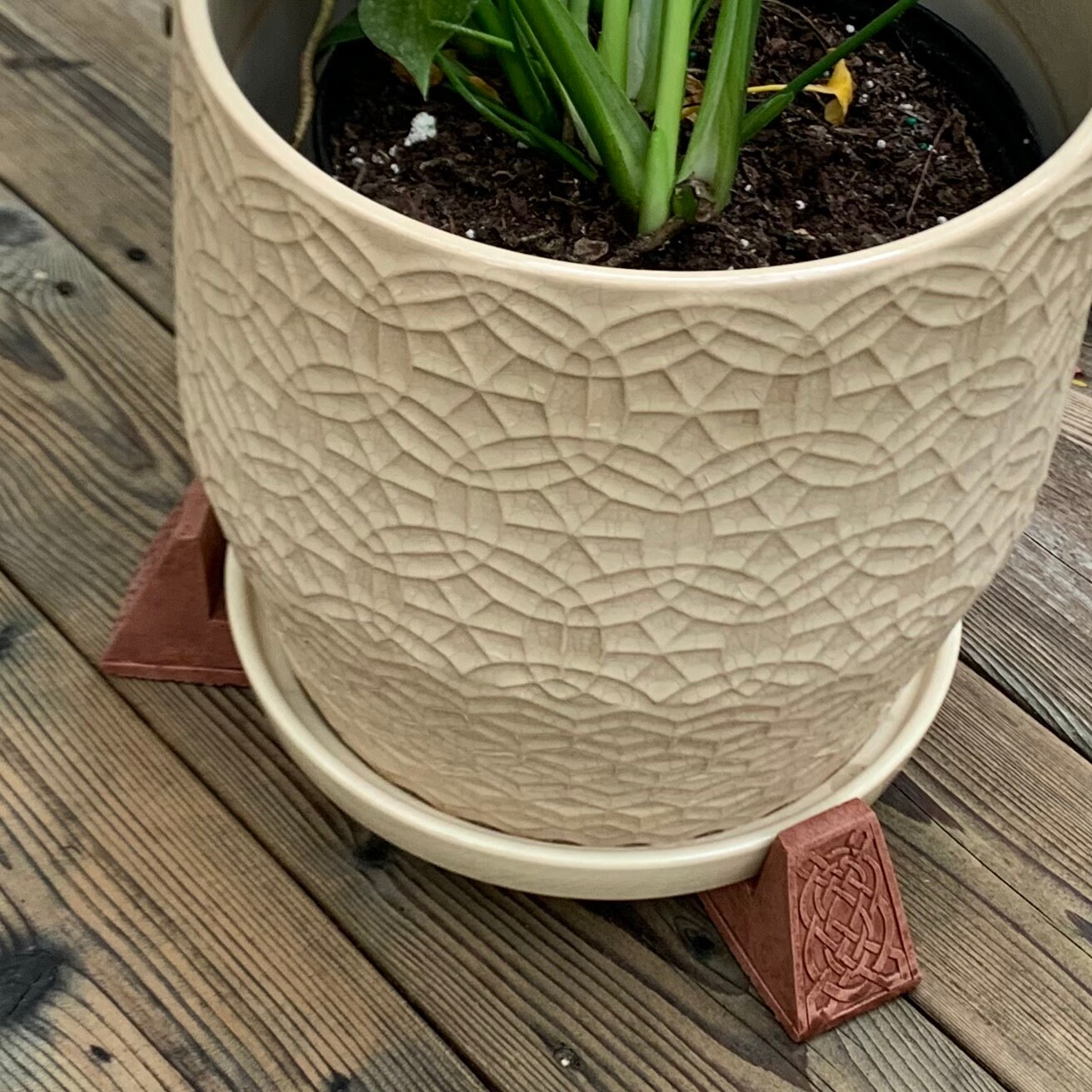 Celtic Knot Pot Feet terracotta Pot Risers | Etsy