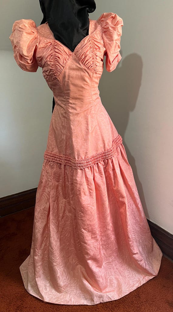 1940s Pink Moiré Evening Gown With Sweetheart Neckline - Gem