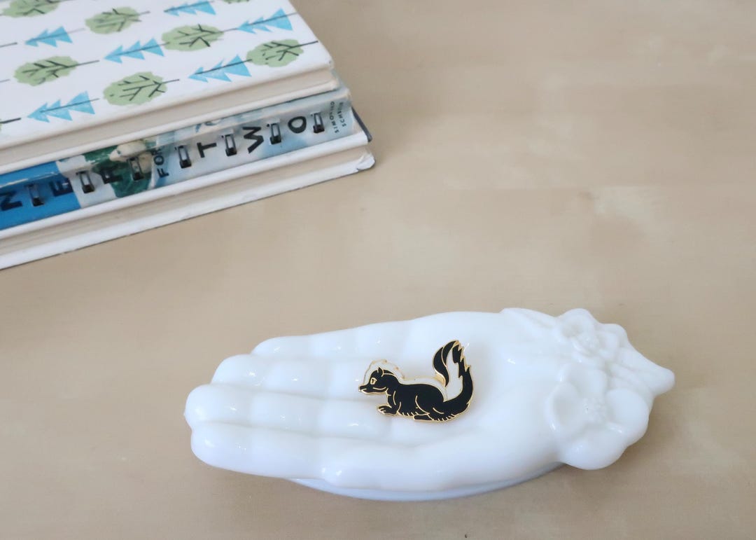 Vintage Skunk Enamel Pin Black White and Gold - Etsy