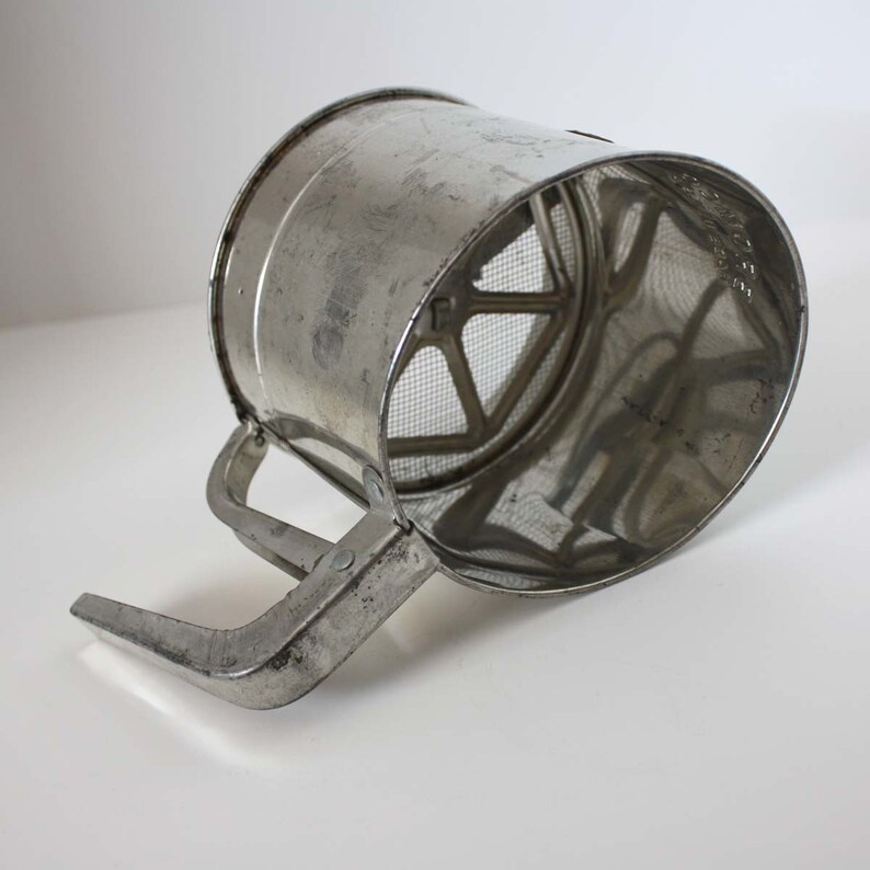 Bromco Flour Sifter 3-cup Sifter - Vintage Kitchen Utensil - Leigh ...