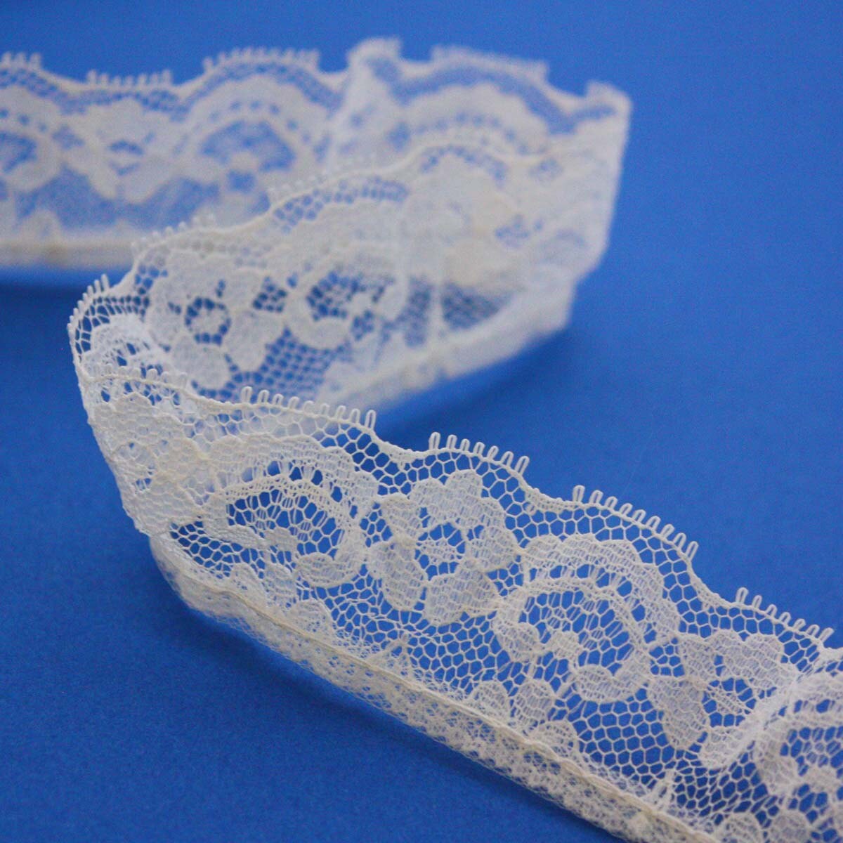 1 Yard of White Vintage Lace 1.25 Inches Wide Floral Motif | Etsy