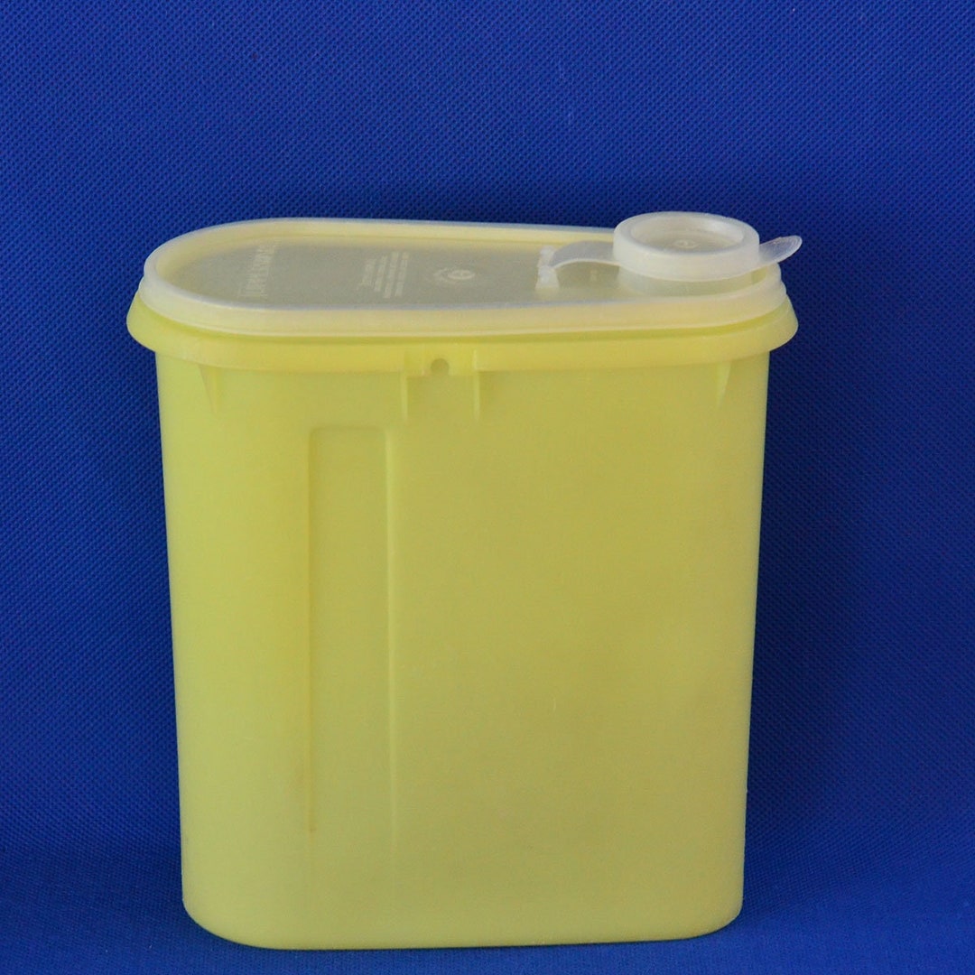 Vintage Tupperware Store-n-pour Beverage Buddy 64 Oz Yellow Pitcher ...