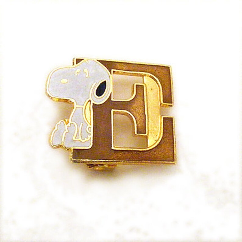 Snoopy Alphabet Letter E Enamel Pin in Multiple Colors Enamel Cloisonne ...