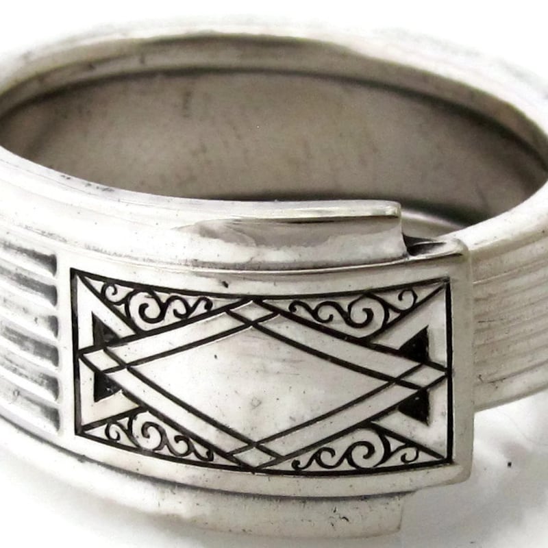 Noble Signet Ring - Etsy