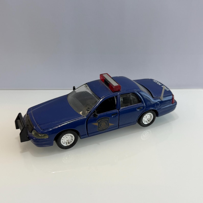 1999 Ford Crown Victoria (michigan State Police) | 1:43 Roadchamps ...