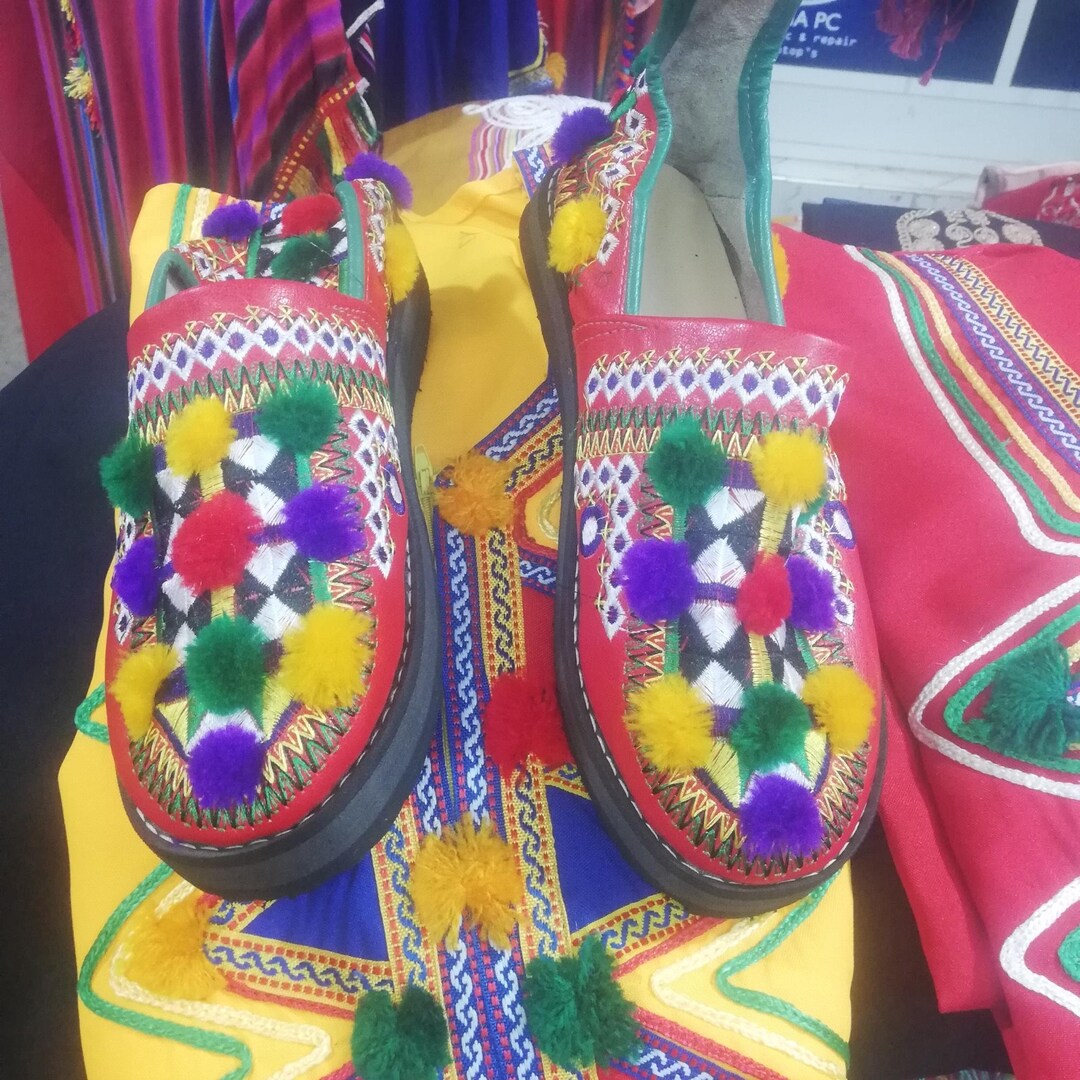Handmade Moroccan Leather Slippers: Berber Embroidery & Pom-poms - Etsy