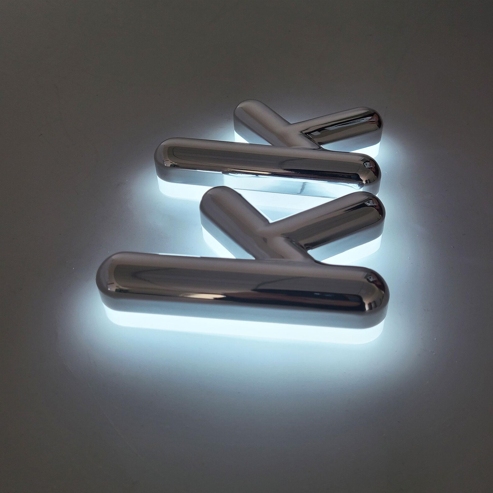 Custom Round-faced LED Acrylic Letters Edge-lit Sign Letters, Glossy ...