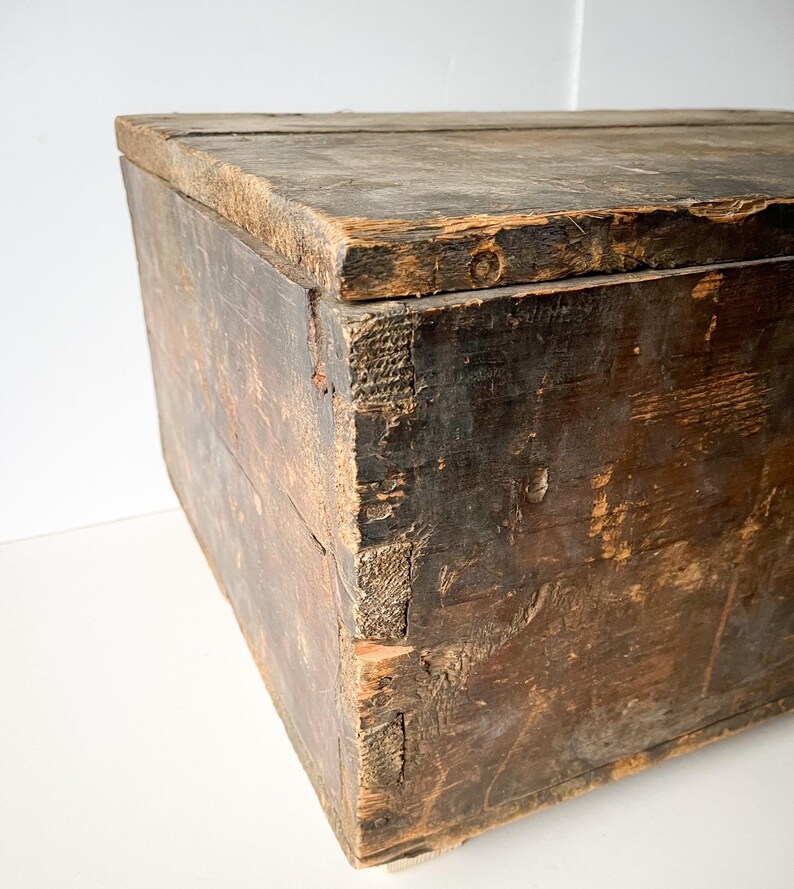 Antique Brown Wood Storage Chest Side Table, Wooden Chest With Lock ...