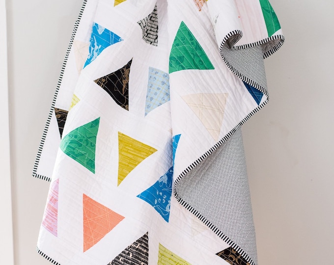 Quilty Love Triangle Pop Quilt Pattern // Fat Quarter Quilt // | Etsy