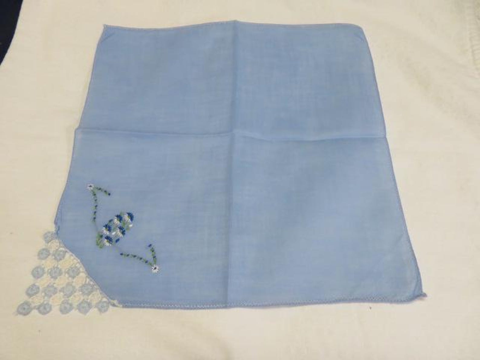 2 Vintage Hankies Shades of Blue Machine Embroidery Tatted Edge Hanky ...