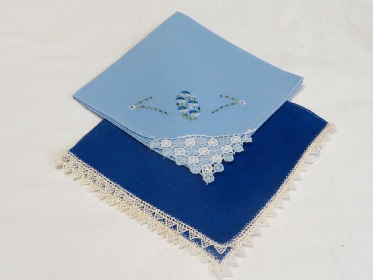 2 Vintage Hankies Shades of Blue Machine Embroidery Tatted Edge Hanky ...