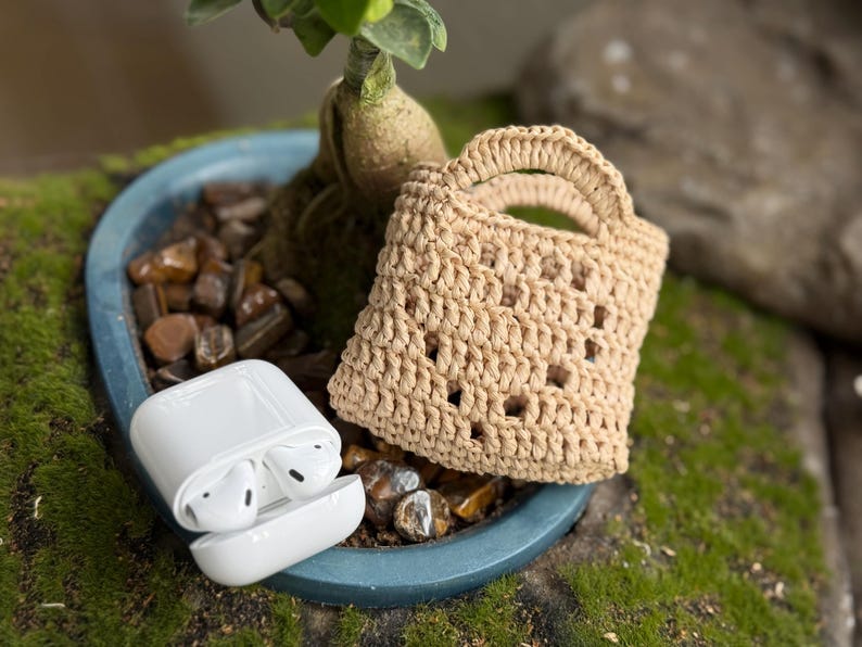 Crochet Pattern for Airpods Bag | Mini Straw Handbag | Easy DIY ...