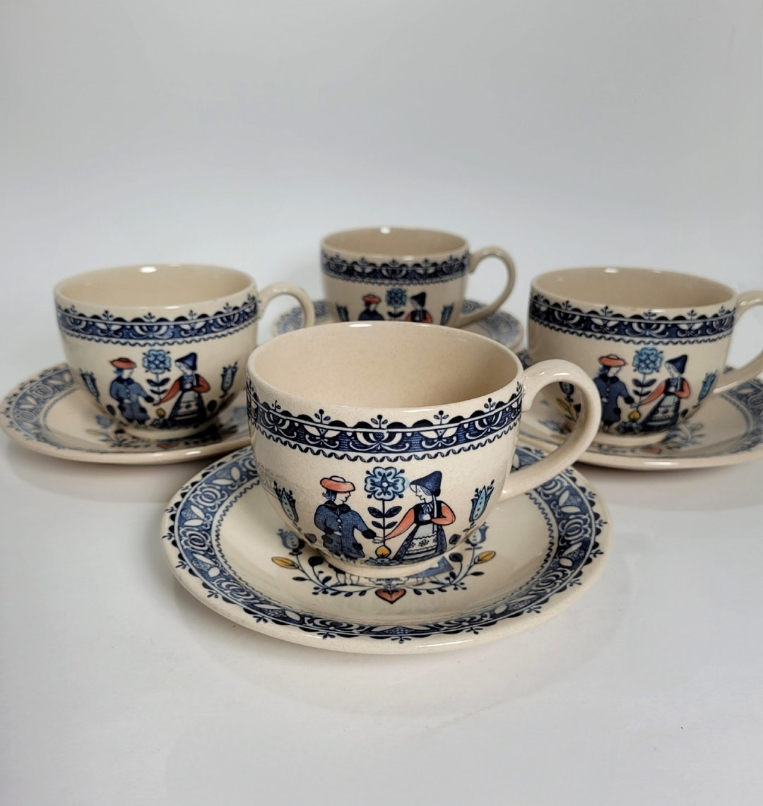 Set of 4 Tea Cups and Saucers hearts and Flowers by the Johnson ...