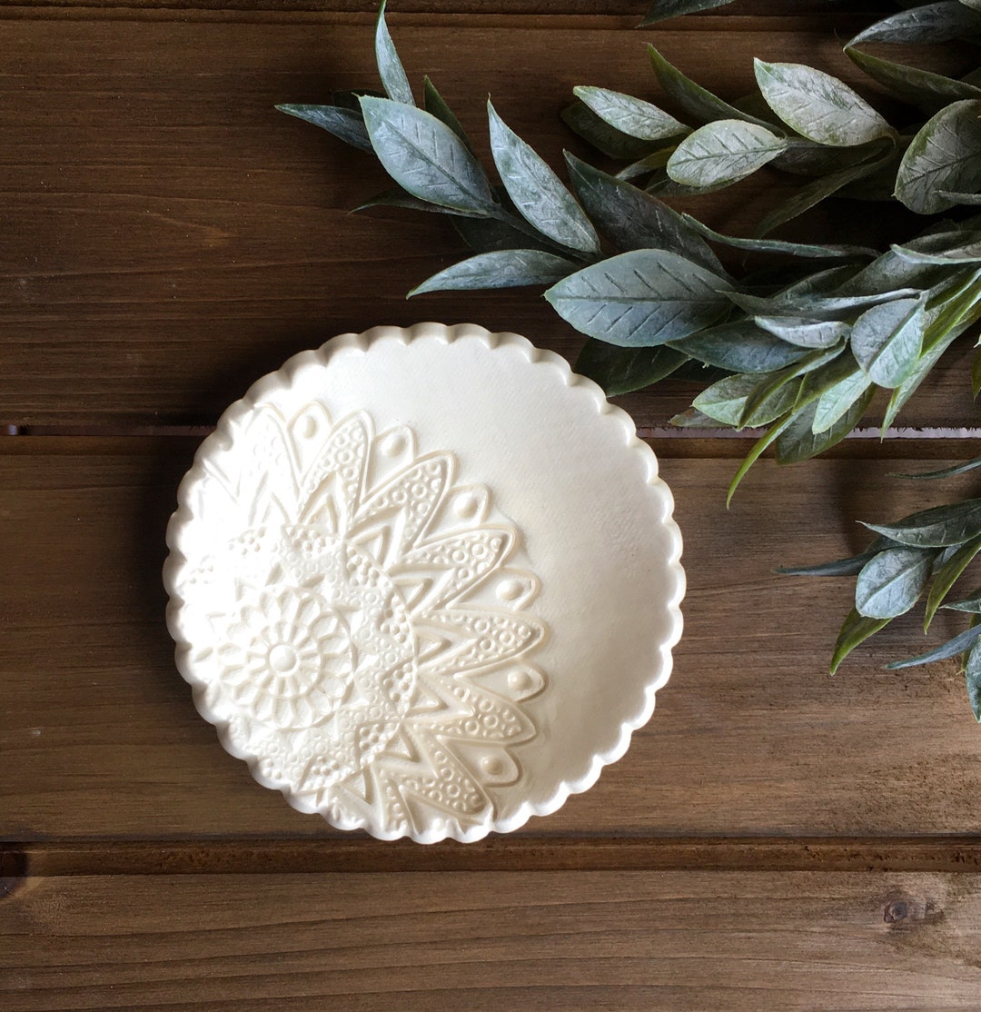 Biscuit Lace Ring Dish - Elegant Natural White | Unique Wedding Favor ...