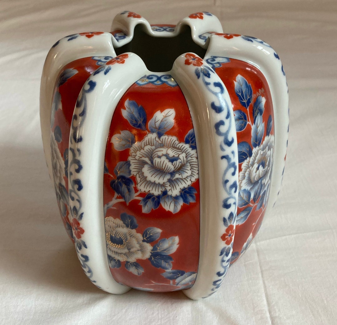 Vintage Sova & Sova White Imari Vase: 3D Ribbed Floral Decor, Made in ...